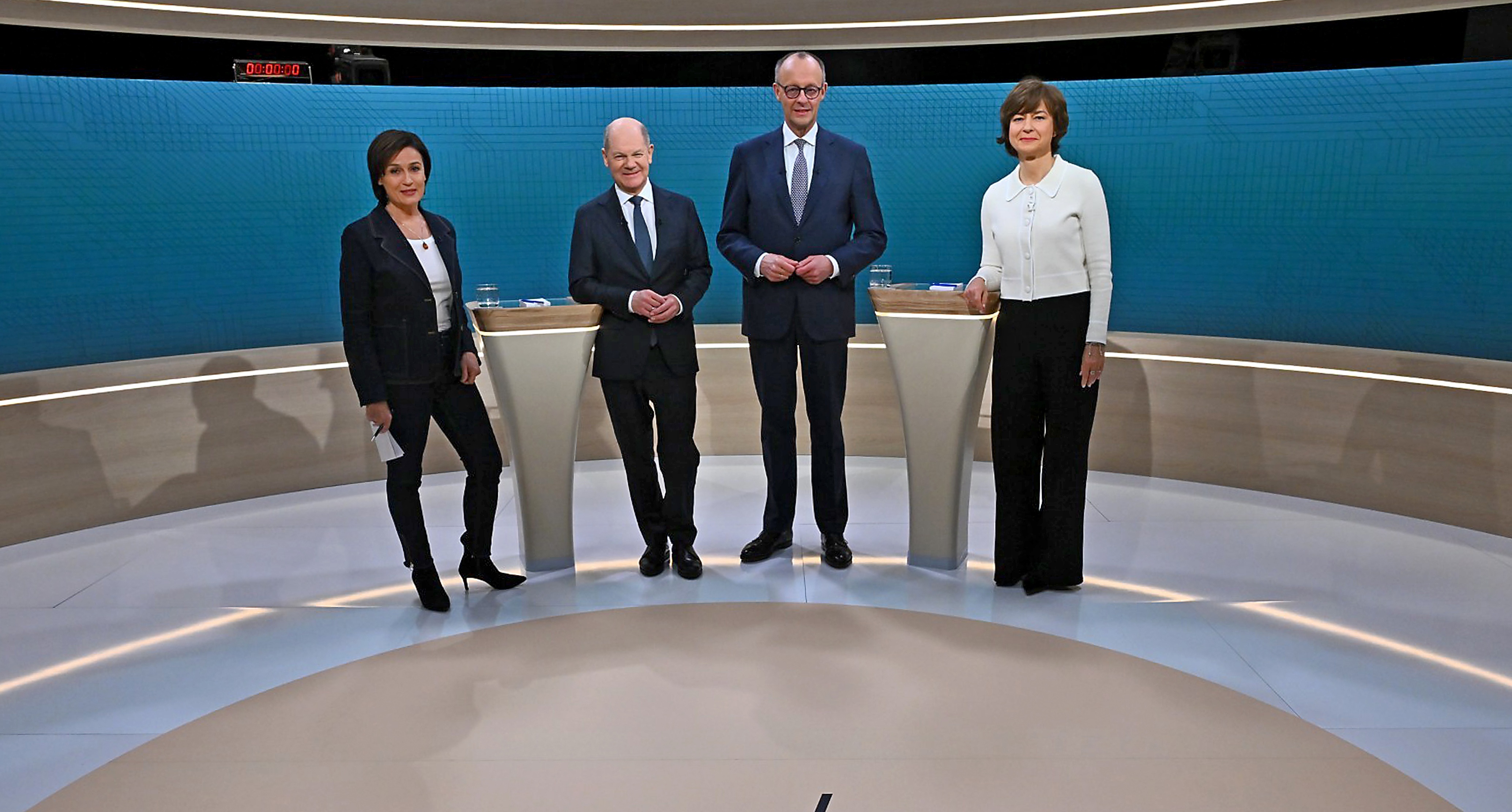 Langweiliges Unentschieden? Das Medienecho zum TV-Duell zwischen Scholz und Merz