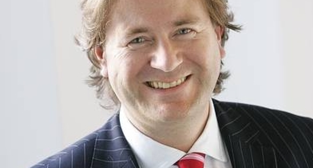 Frank Behrent zieht in den fischerAppelt-Vorstand ein