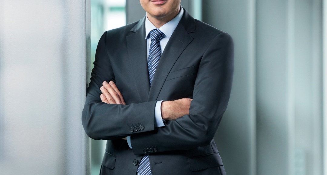 Frank Zervos verantwortet im ZDF die Verfilmung von "Der Schwarm"