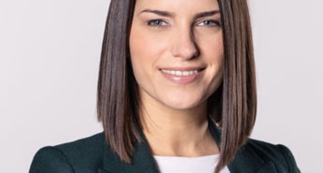 Sandra Rieß übernimmt für den BR die Plusminus-Moderation