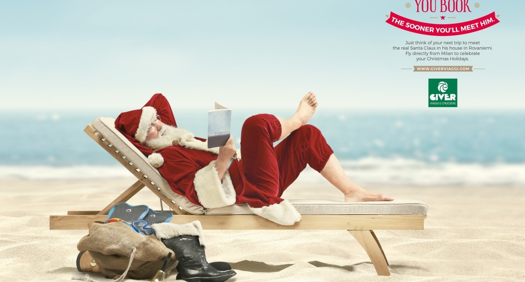 Mit Santa Claus am Strand