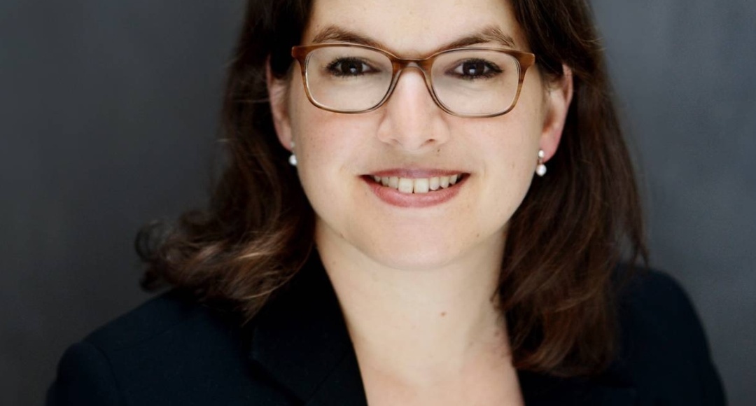 Yael Rabinovici spricht für den Häfft-Verlag