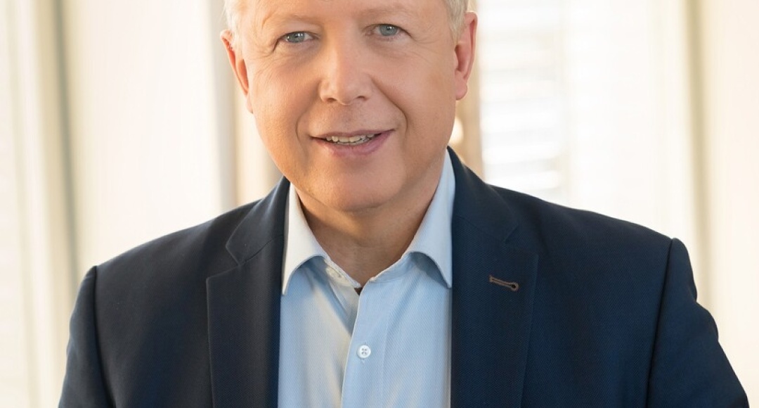 Gehalts-Ranking: Das haben die ARD-Intendantinnen und -Intendanten 2021 ...