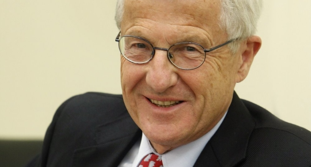 Dirk Ippen befördert Uwe Günther vorzeitig