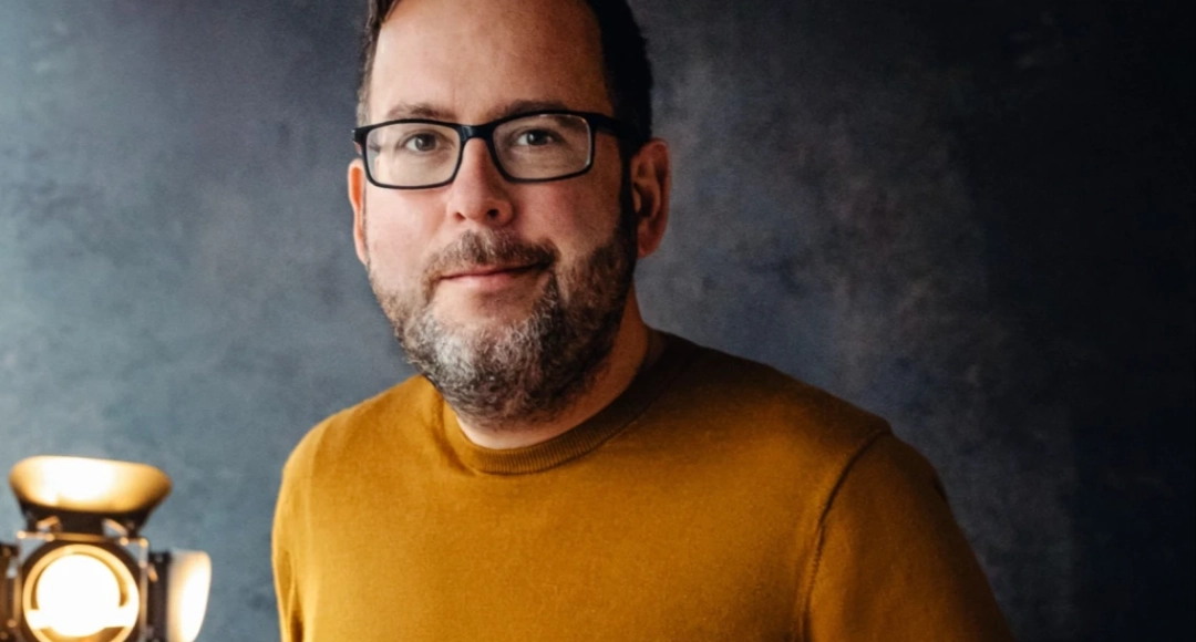 Gordon Repinski lotst Rasmus Buchsteiner vom Spiegel zu Politico